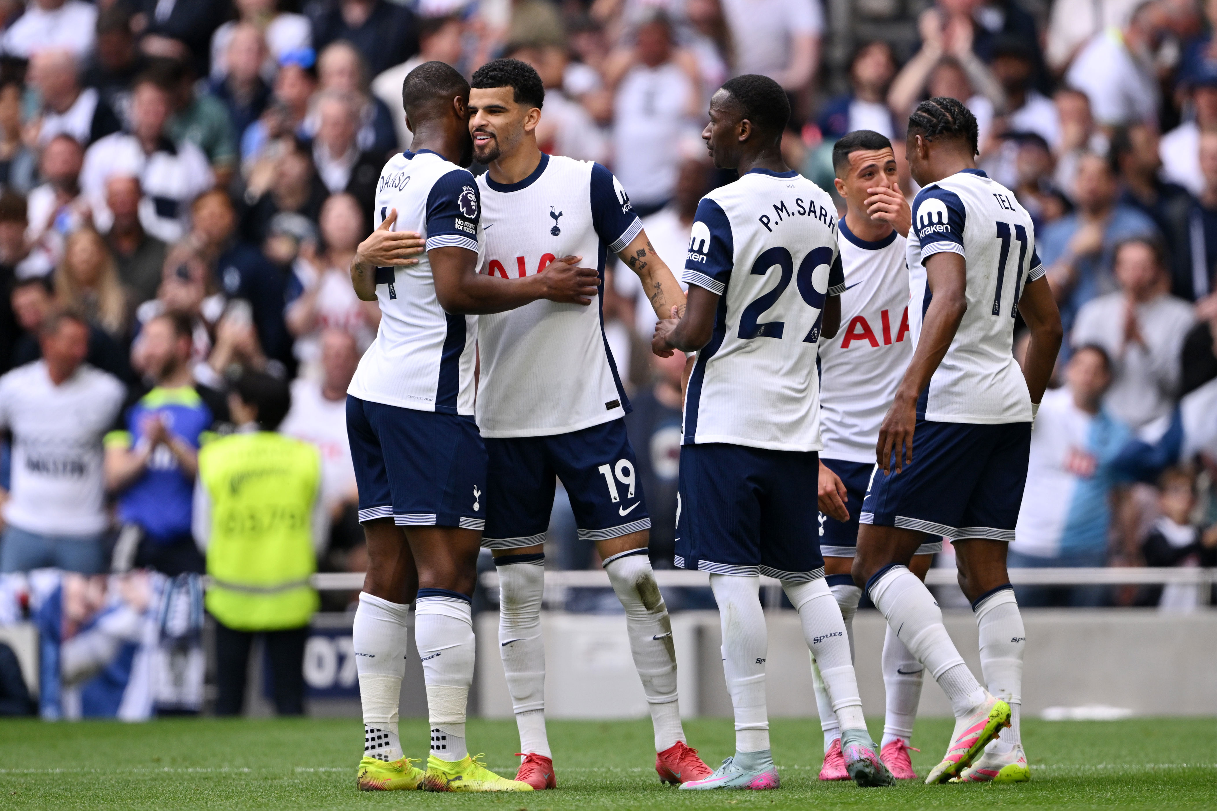 Supercomputer Premier League table prediction sees wild final positions ...