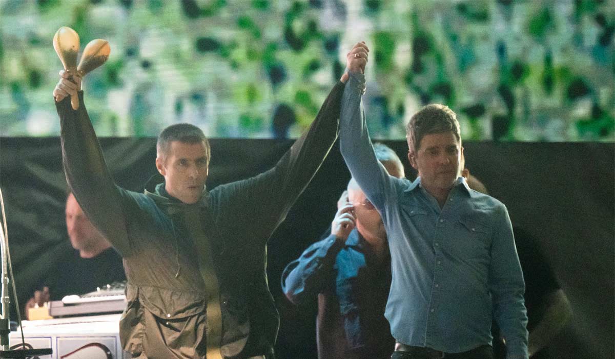 Oasis kids share pic with very special guest as band play homecoming gig