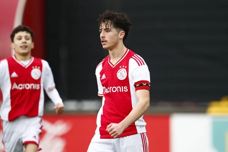 Ajax O19 gaat onderuit tegen FC Köln; Ajax O16 wint overtuigend van ...