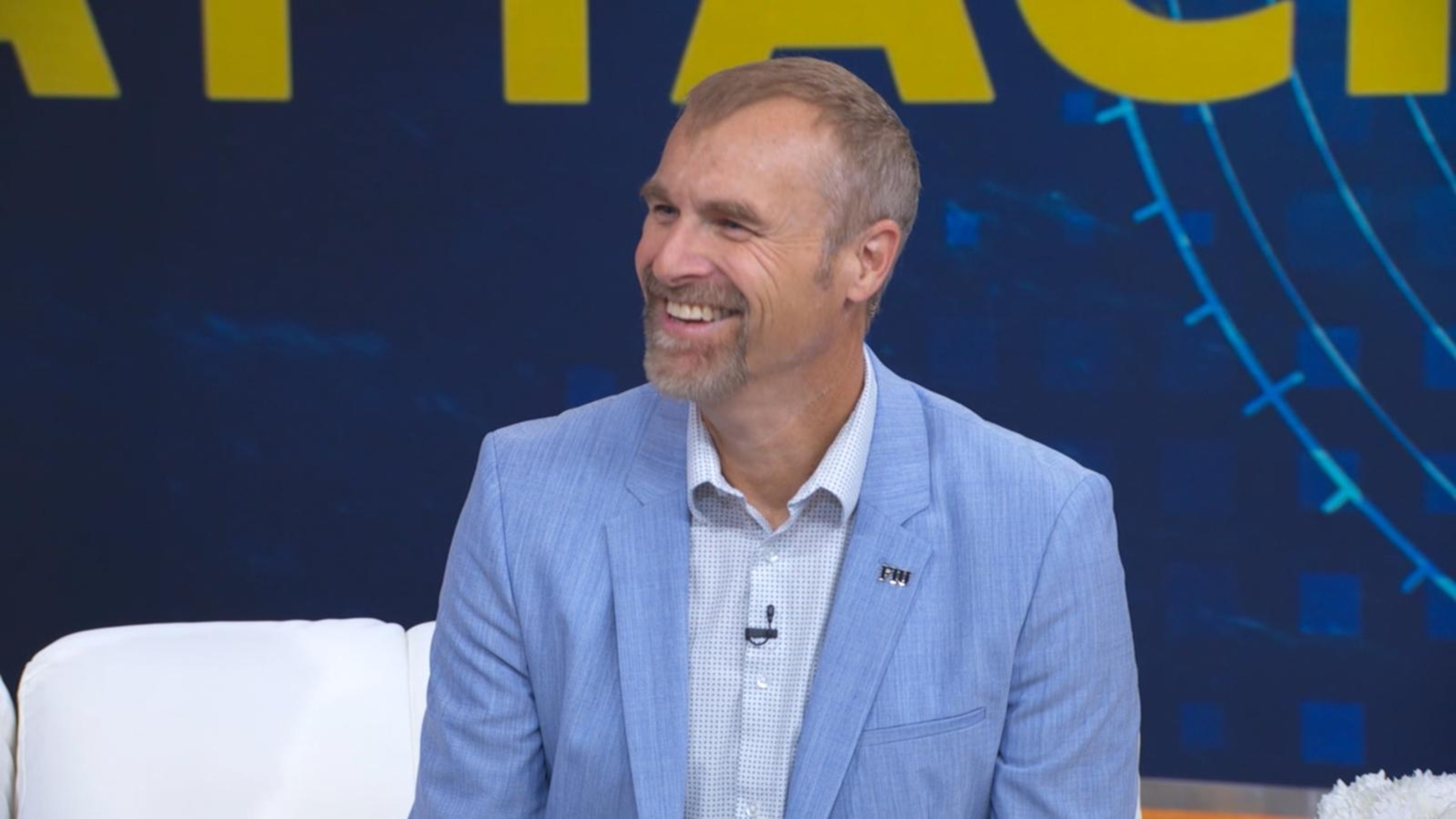 Marine ecologist on how to stay safe at the beach amid sharks