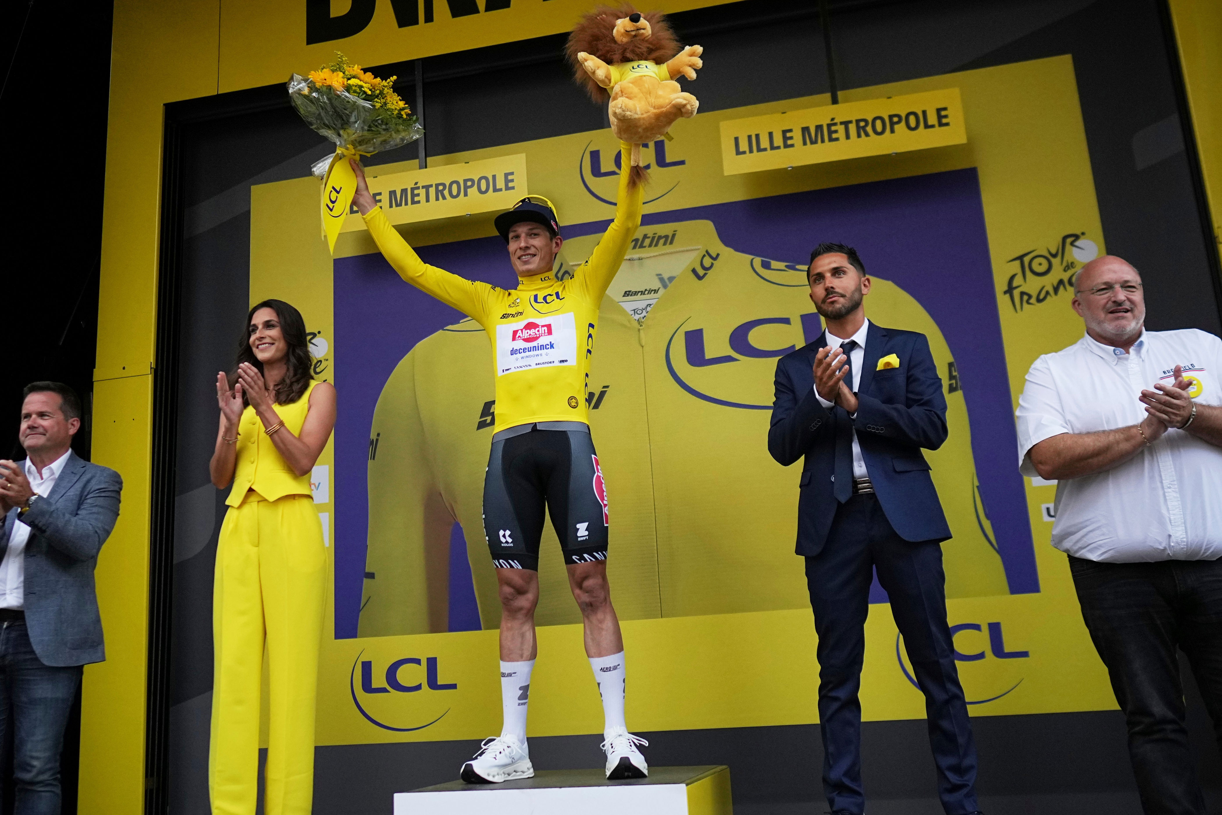Tour de France 2025 live: Stage 1 result as Jasper Philipsen sprints to ...