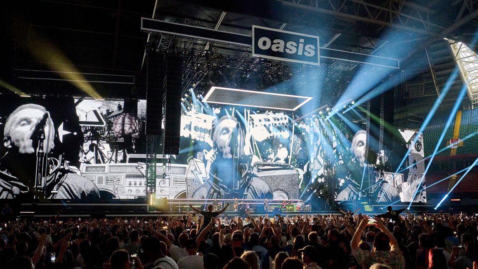 Oasis returns after 16-year hiatus to a UK crowd ecstatic for the band ...