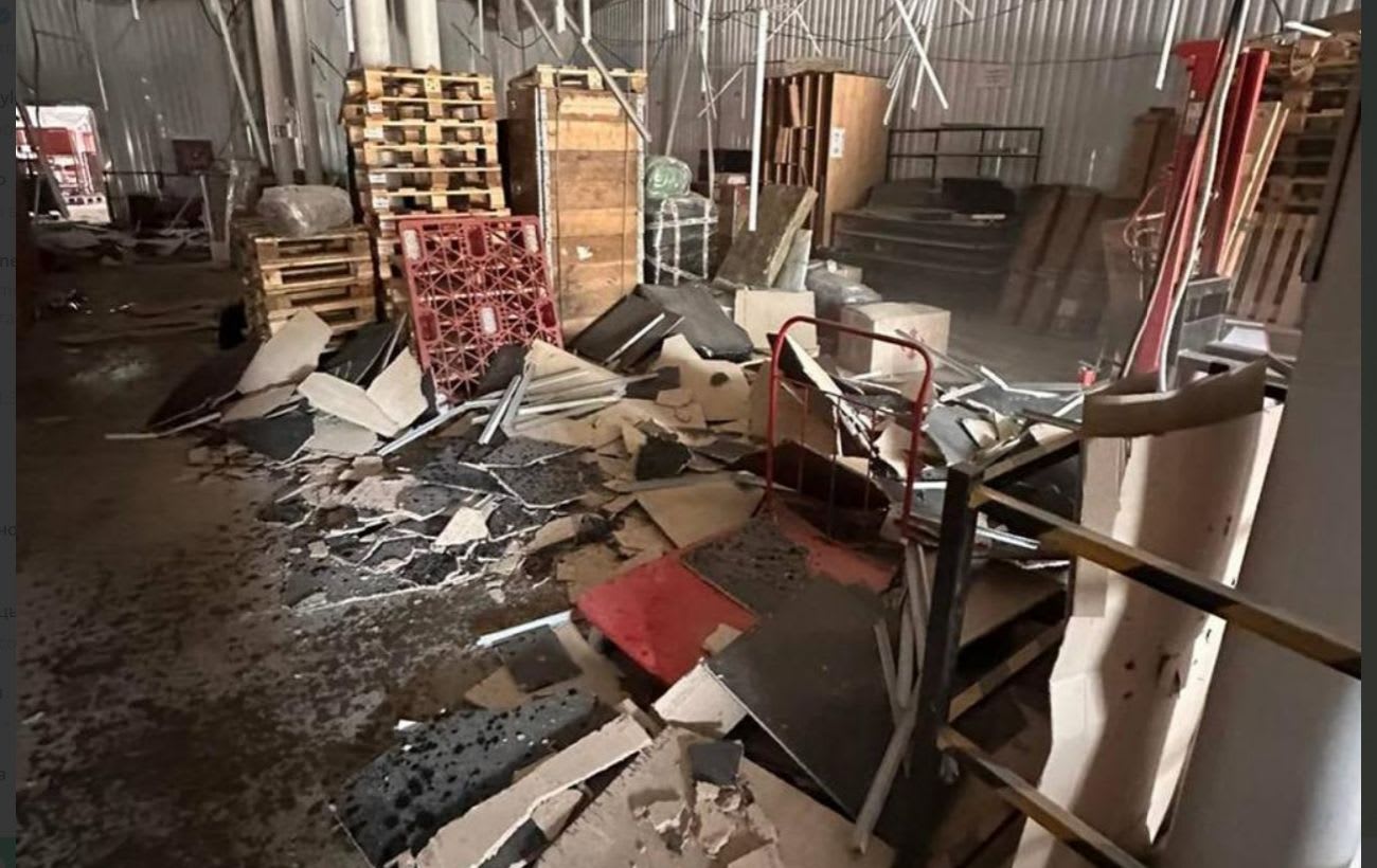 Aftermath of Chuhuiv (Kharkiv region) strike: Nova Poshta hit, rescuers ...