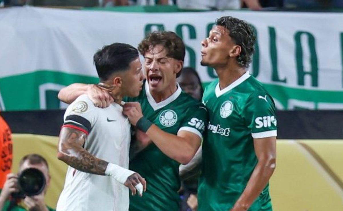 El brutal empujón de Richard Ríos a Enzo Fernández en el Mundial, luego ...