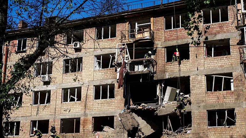 Ukraine says it struck a Russian airbase as Moscow steps up bombing ...