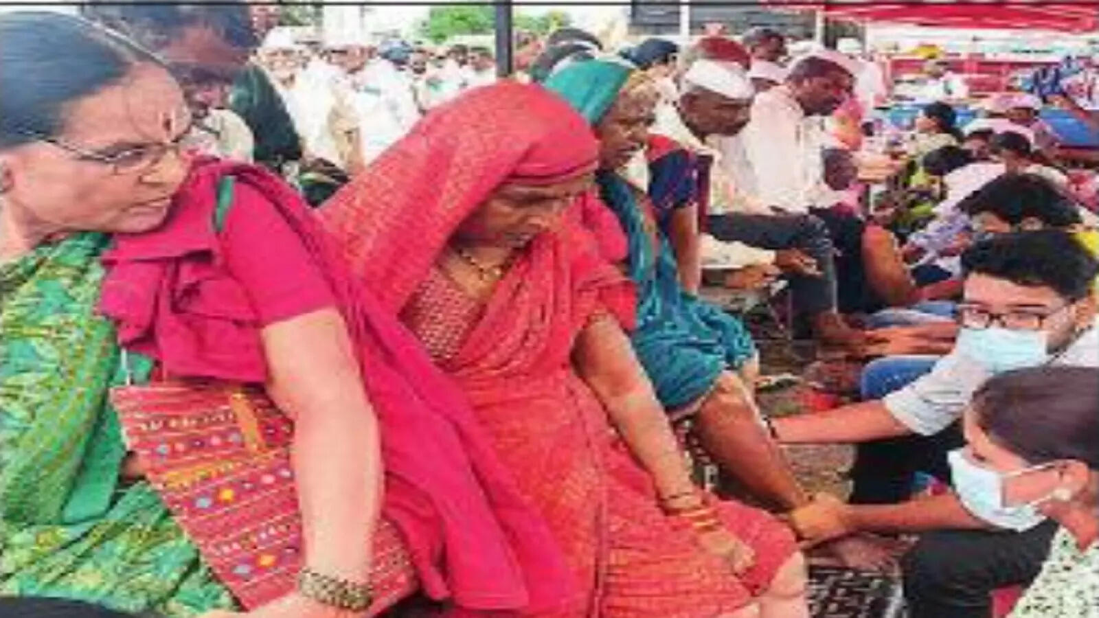 Pandharpur Wari 2025: वारकऱ्यांच्या सेवेसाठी 'अभंग'वारी; तीन दशकांपासून ...