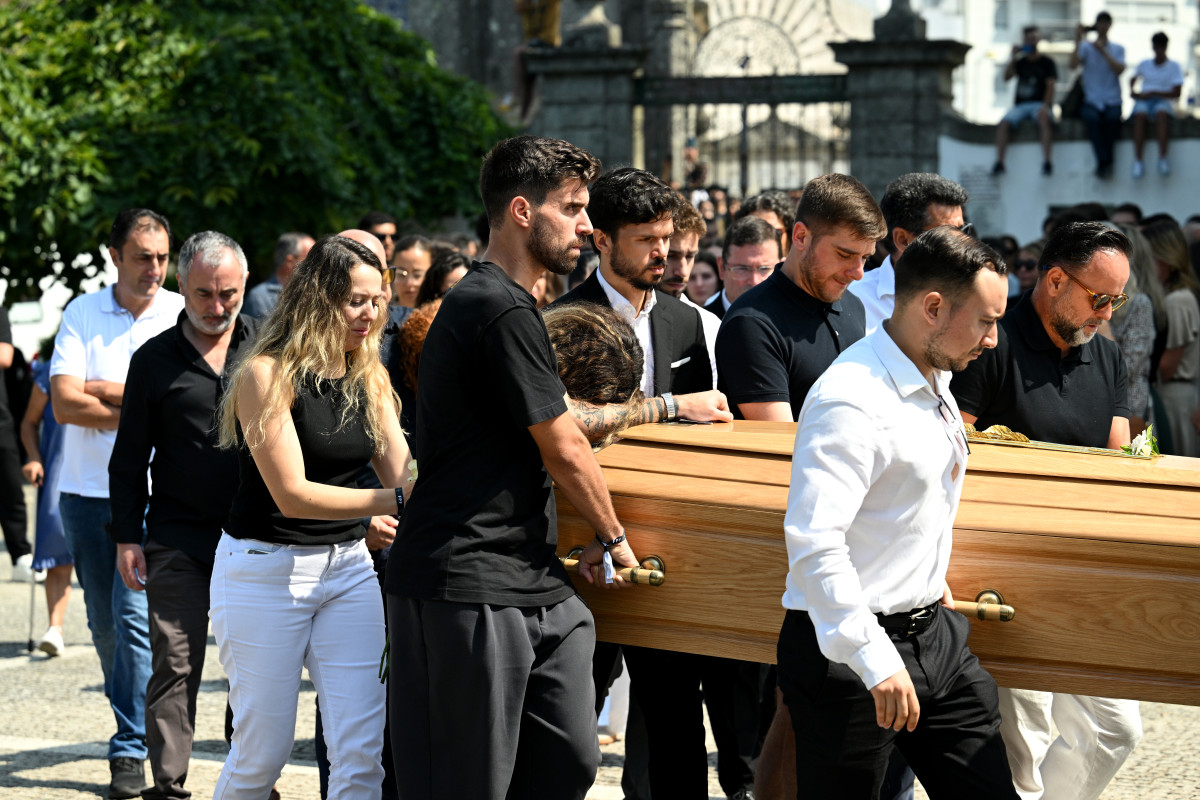 Photos Show Diogo Jota's Wife Rute Cardoso With His Coffin at Funeral