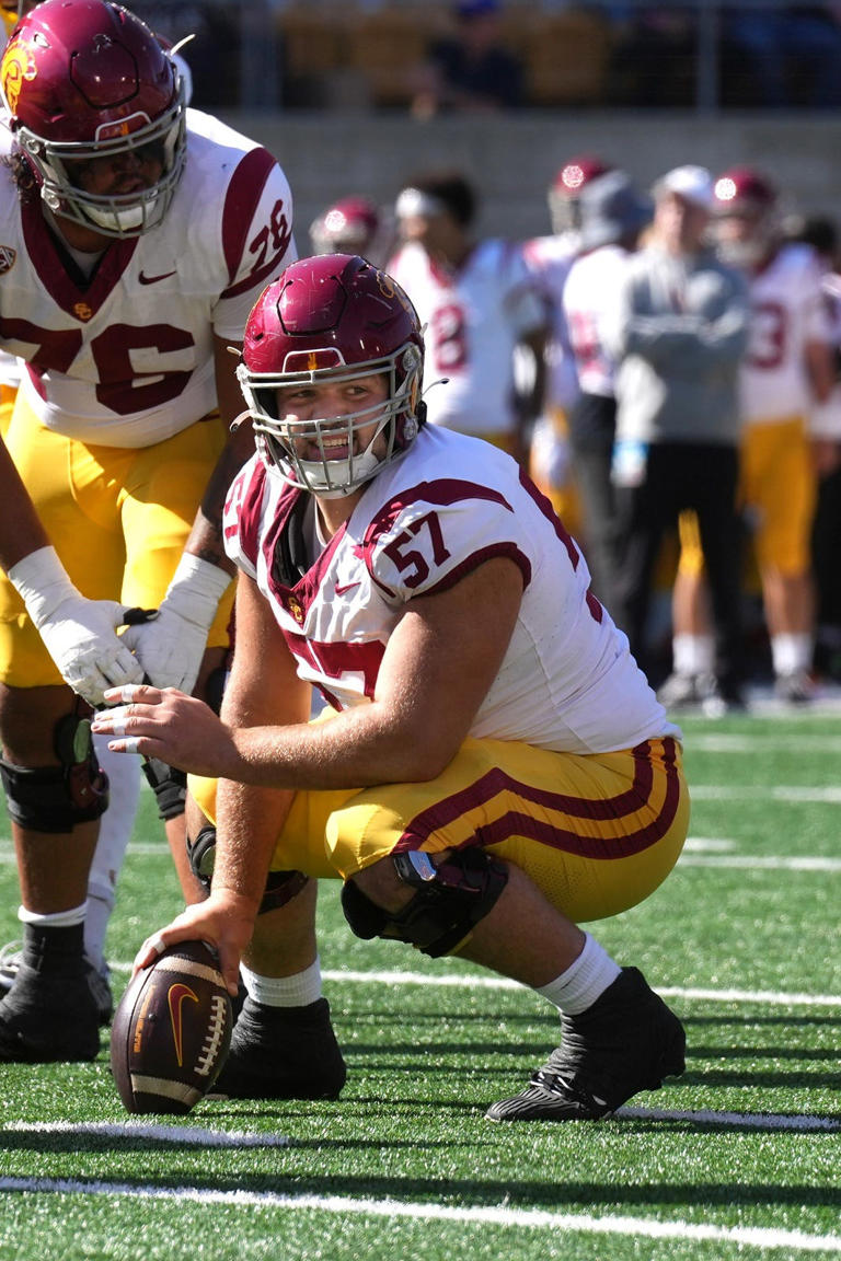 USC football countdown to kickoff—Justin Dedich in focus