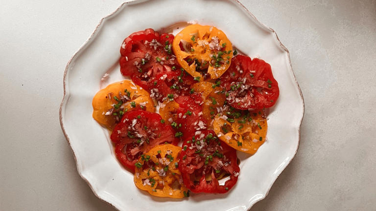 These are the best and worst foods to eat before bed