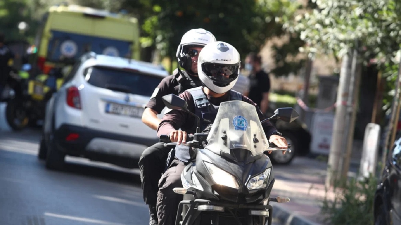 Συναγερμός στη Βασιλίσσης Σοφίας: Ύποπτη μοτοσικλέτα απέναντι από το Χίλτον