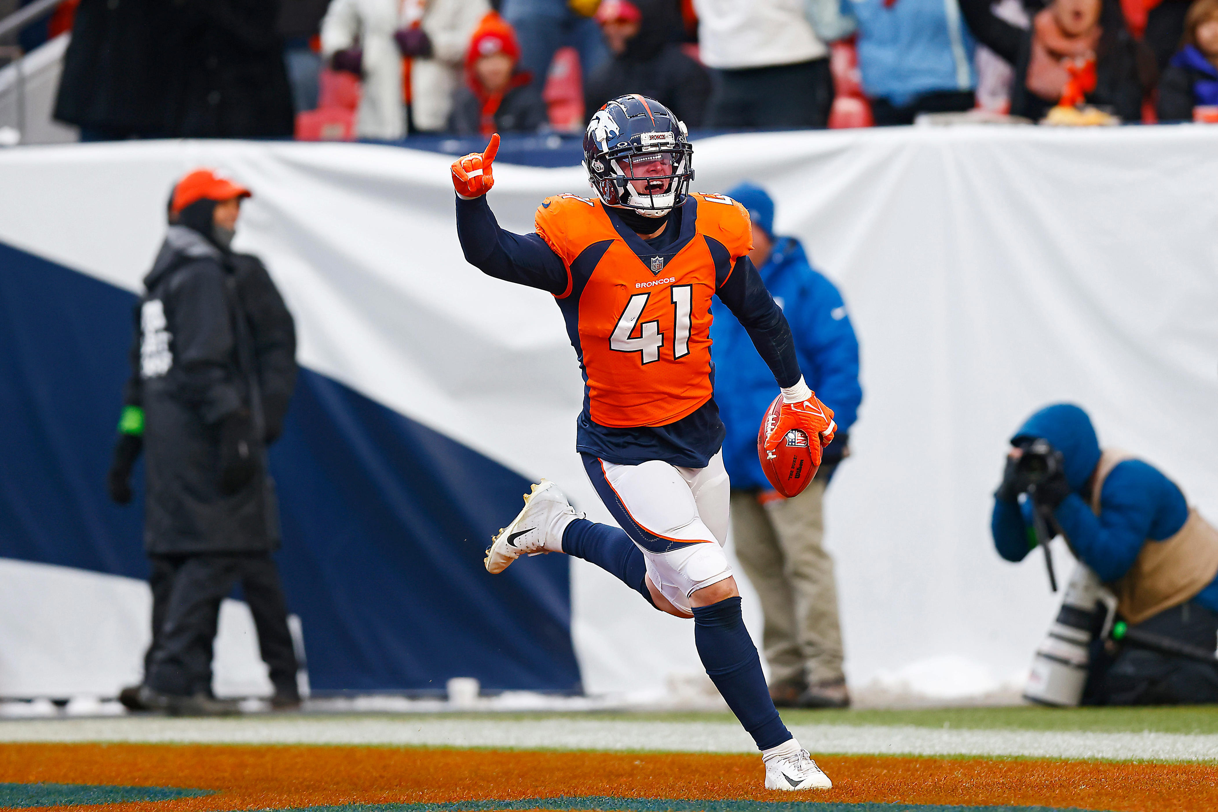 Broncos roster: LB Drew Sanders (No. 41) competing for role on defense