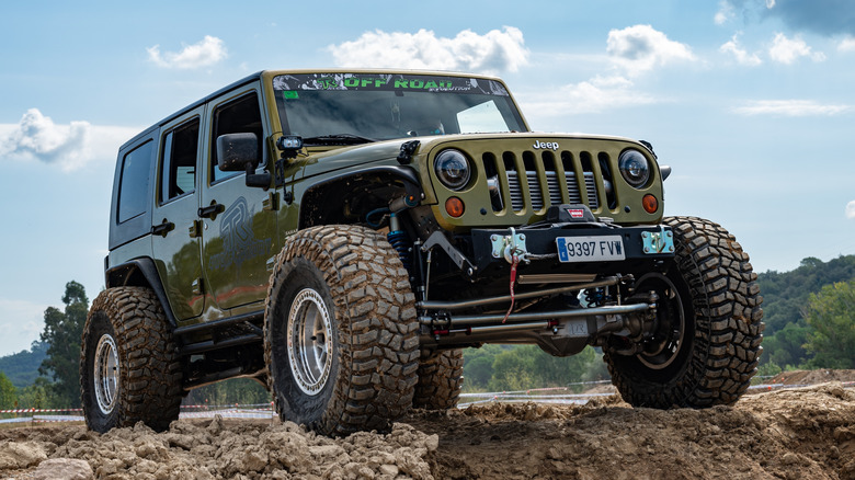Body Lift Vs. Suspension Lift: What's The Difference Between These Two ...