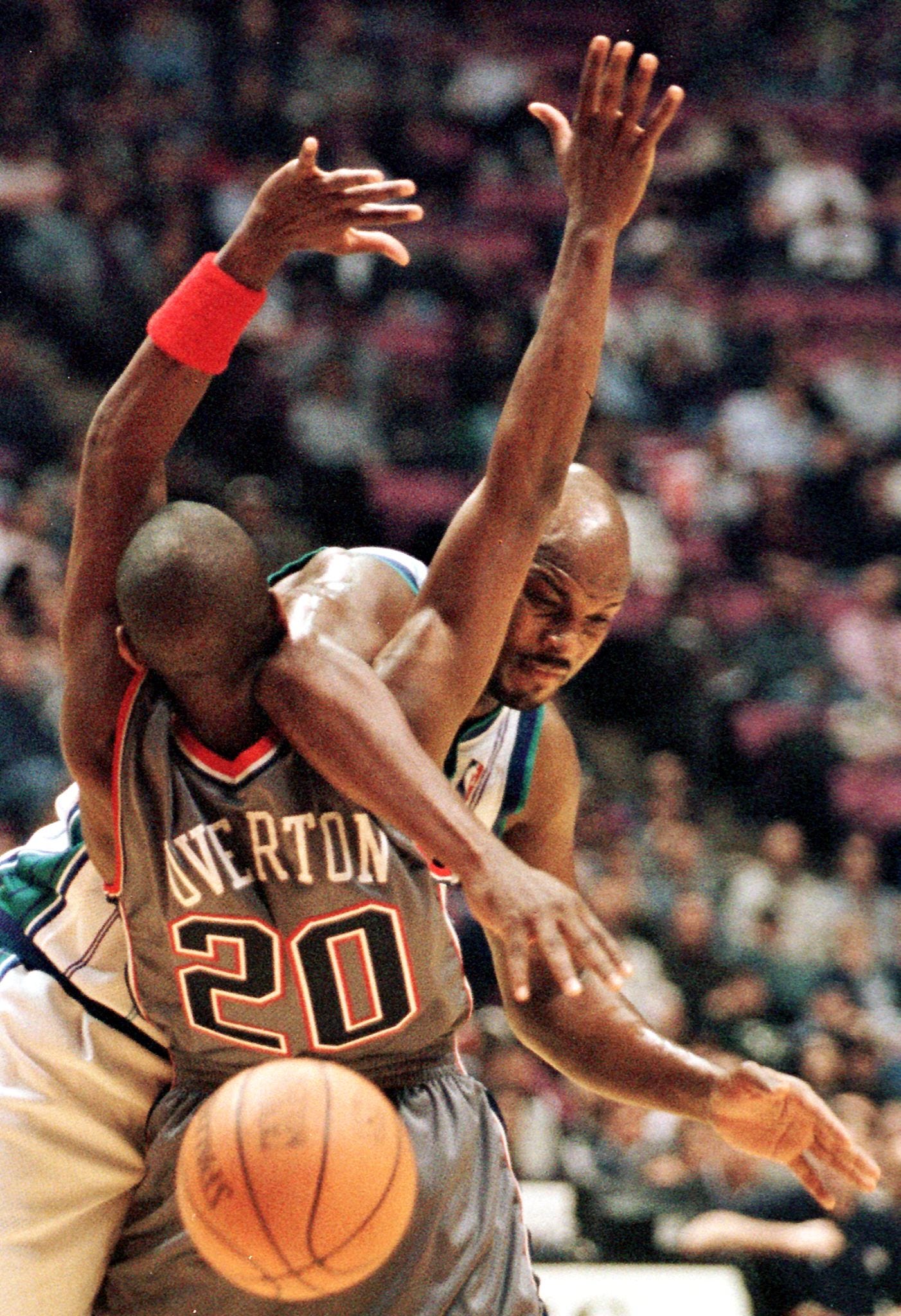 Brooklyn Nets jersey history No. 20 - Doug Overton (1999)
