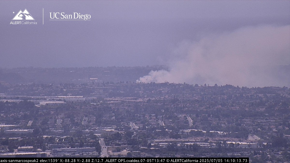 Brush fire temporarily shuts down Oceanside Municipal Airport