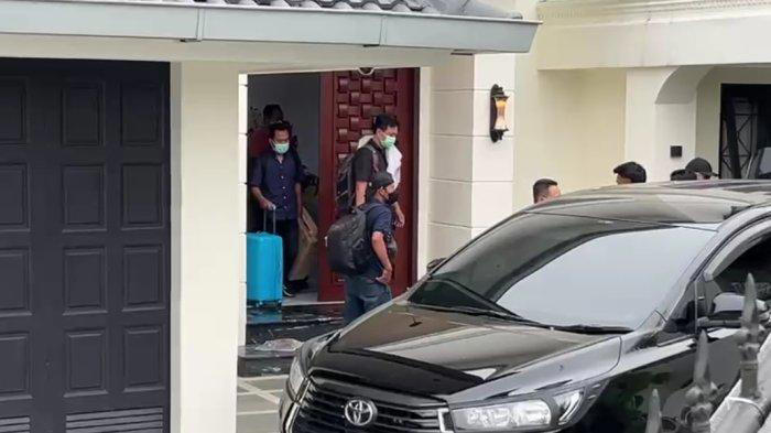 KPK Temukan 2 Senjata Api di Rumah Topan Ginting, Perbakin Medan ...