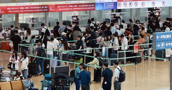 International air passengers reach record high in first half