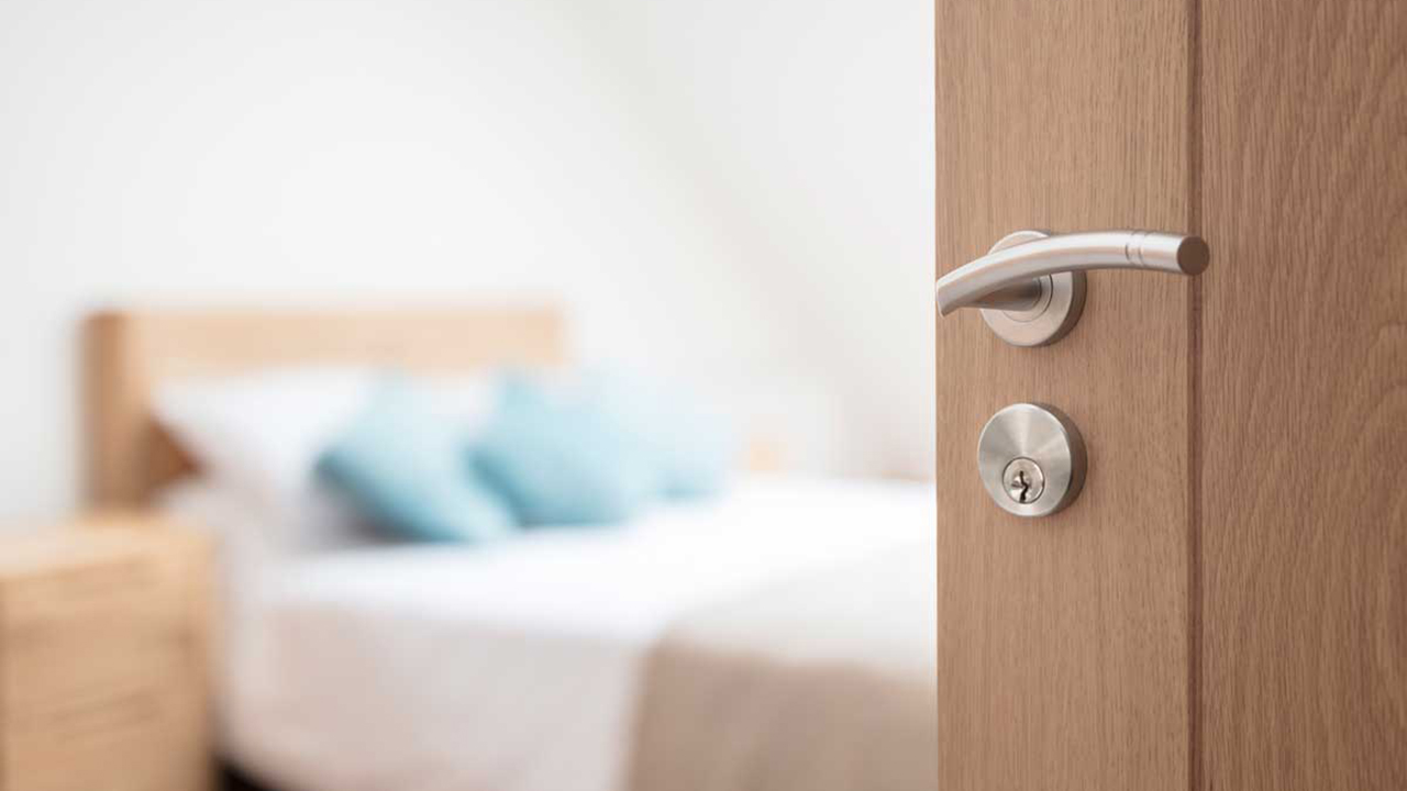 Why You Should (and Shouldn't) Close Your Bedroom Door at Night