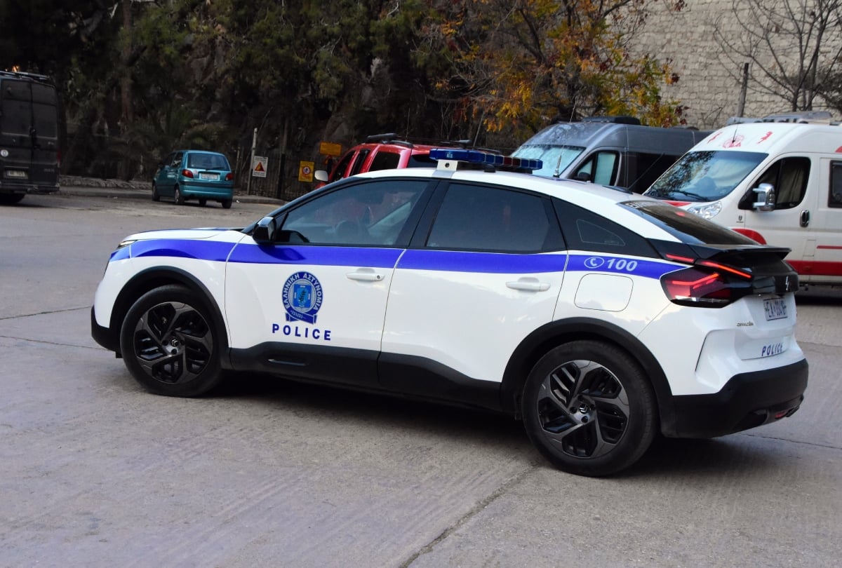 Πώς αστυνομικοί έσωσαν 2χρονο που είχε χάσει τις αισθήσεις του - Από ...