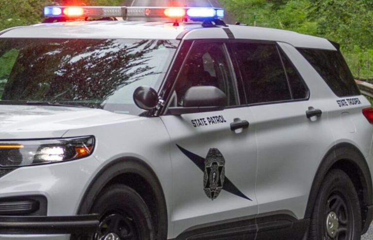 US 2 closed in both directions near Stevens Pass for crash