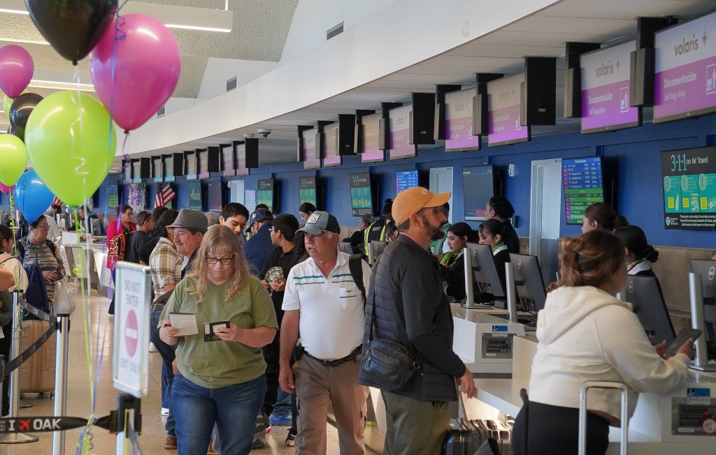 Mexican budget airline Volaris launches direct flight from Oakland to ...