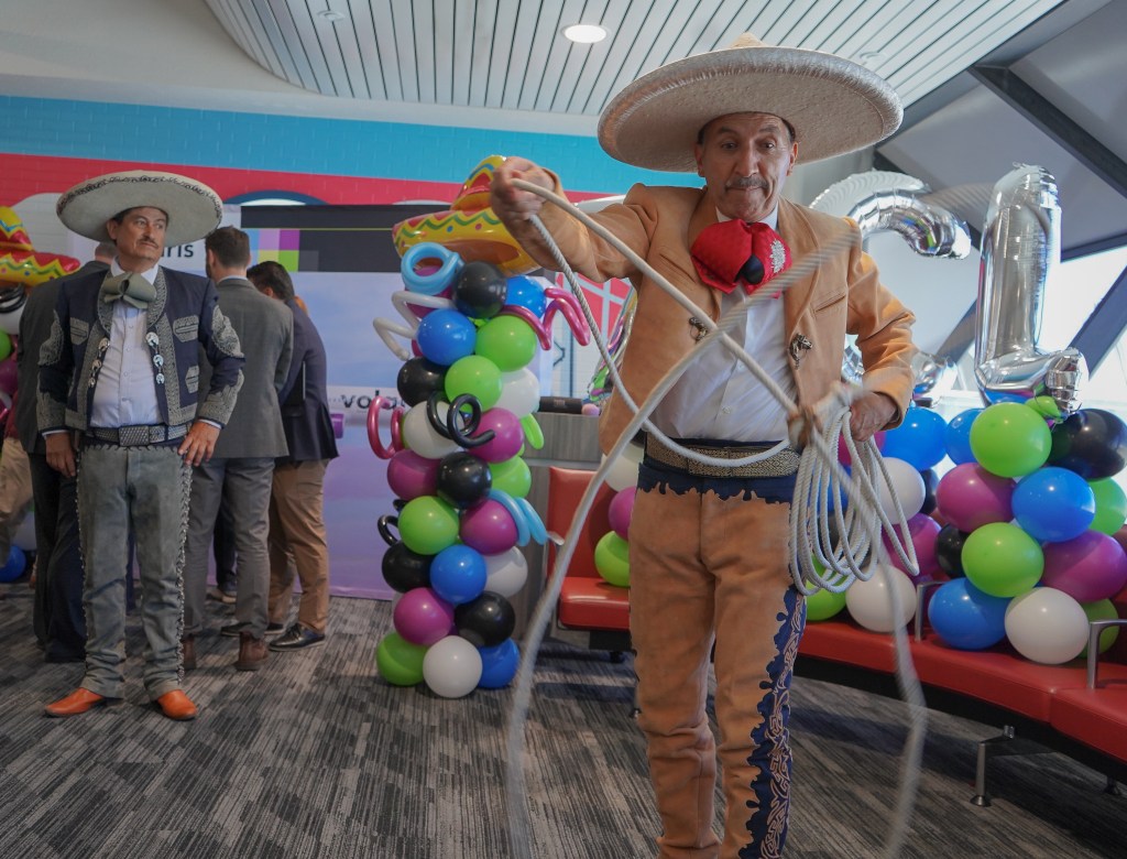 Mexican budget airline Volaris launches direct flight from Oakland to ...