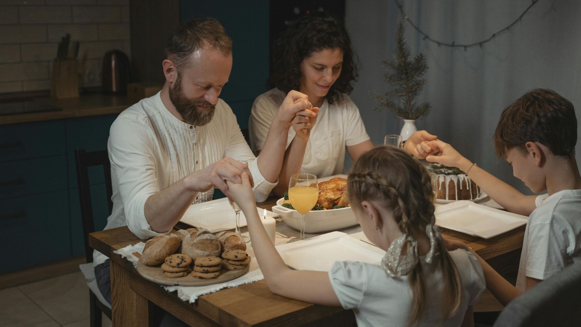 Keep Tradition Alive: 20 Benefits Of Eating Family Dinners Together