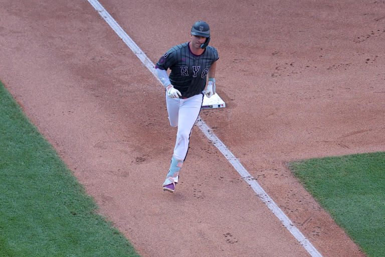 Pete Alonso, Brandon Nimmo power up Mets offense in blowout win over Yankees