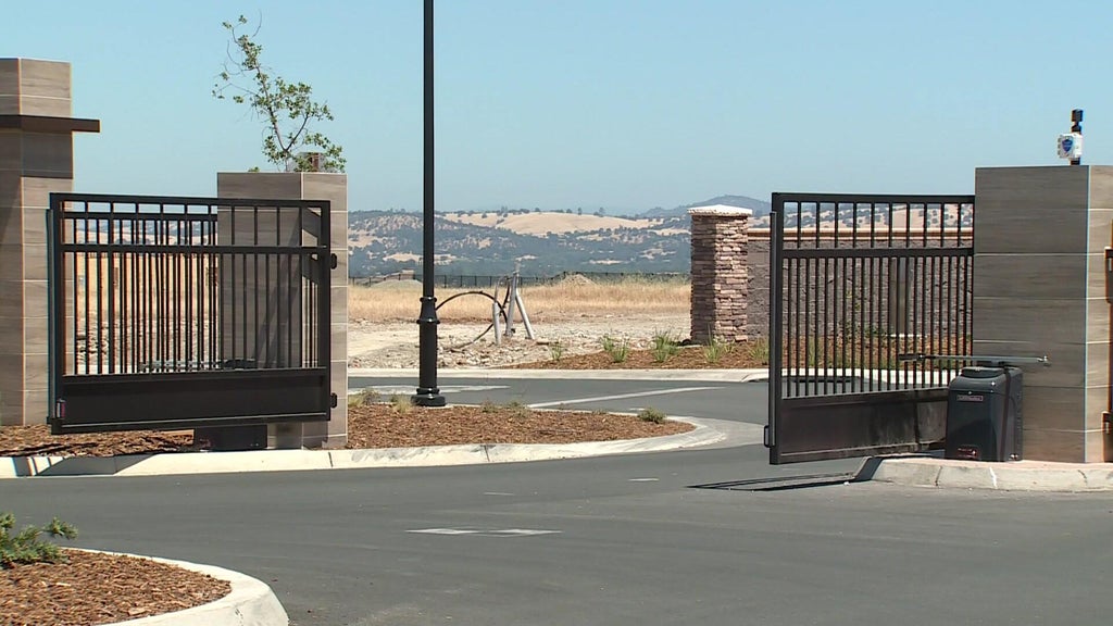 Lincoln residents question open gates after fire forces evacuations on ...