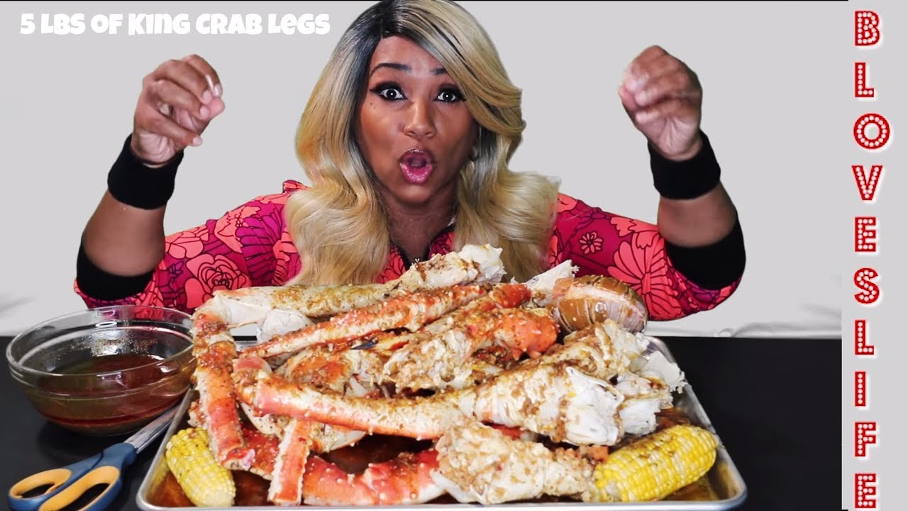 10 Things to Know About Blove’s Messy Mukbangs