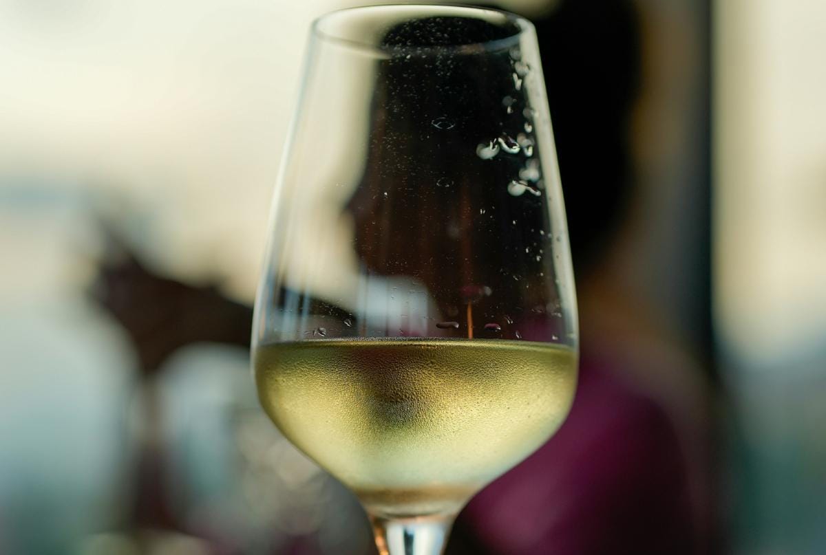 Sabes mesmo o que é um vinho verde? Talvez não, eis 5 mitos