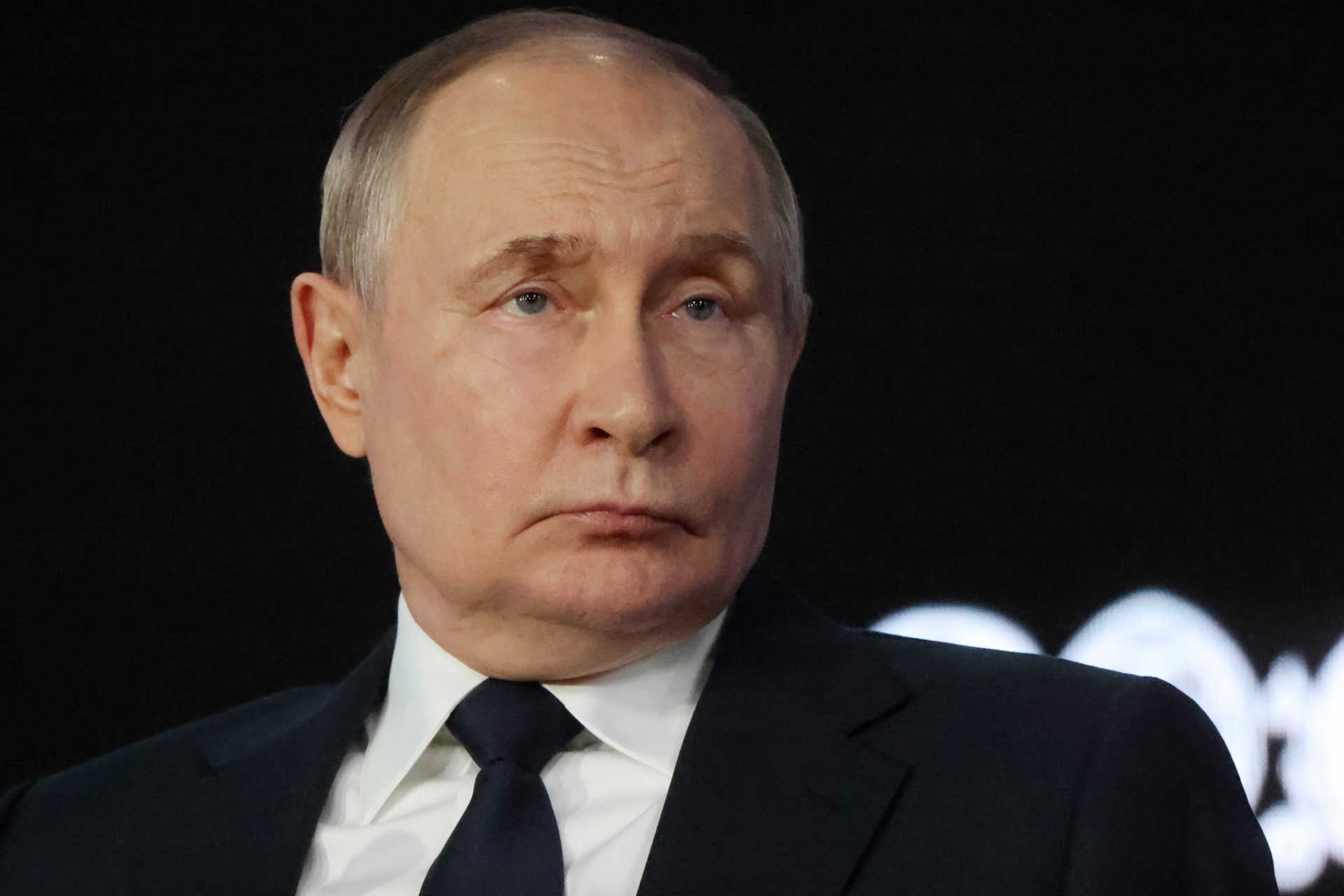 Ukrainian forces stun Russia, Putin faces military crisis