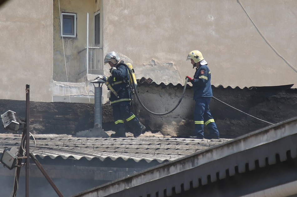 Φωτιά σε μαγαζί στη Θεσσαλονίκη: Καλύτερη εικόνα από το σημείο – Στο ...