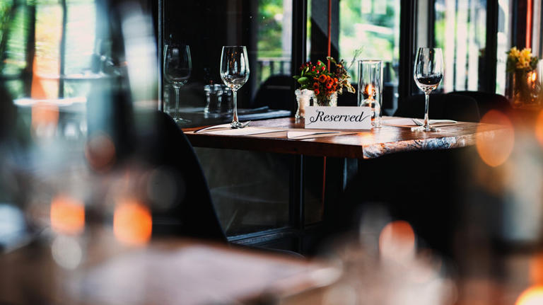 How Late Can You Be For A Restaurant Reservation And What Should You Do ...