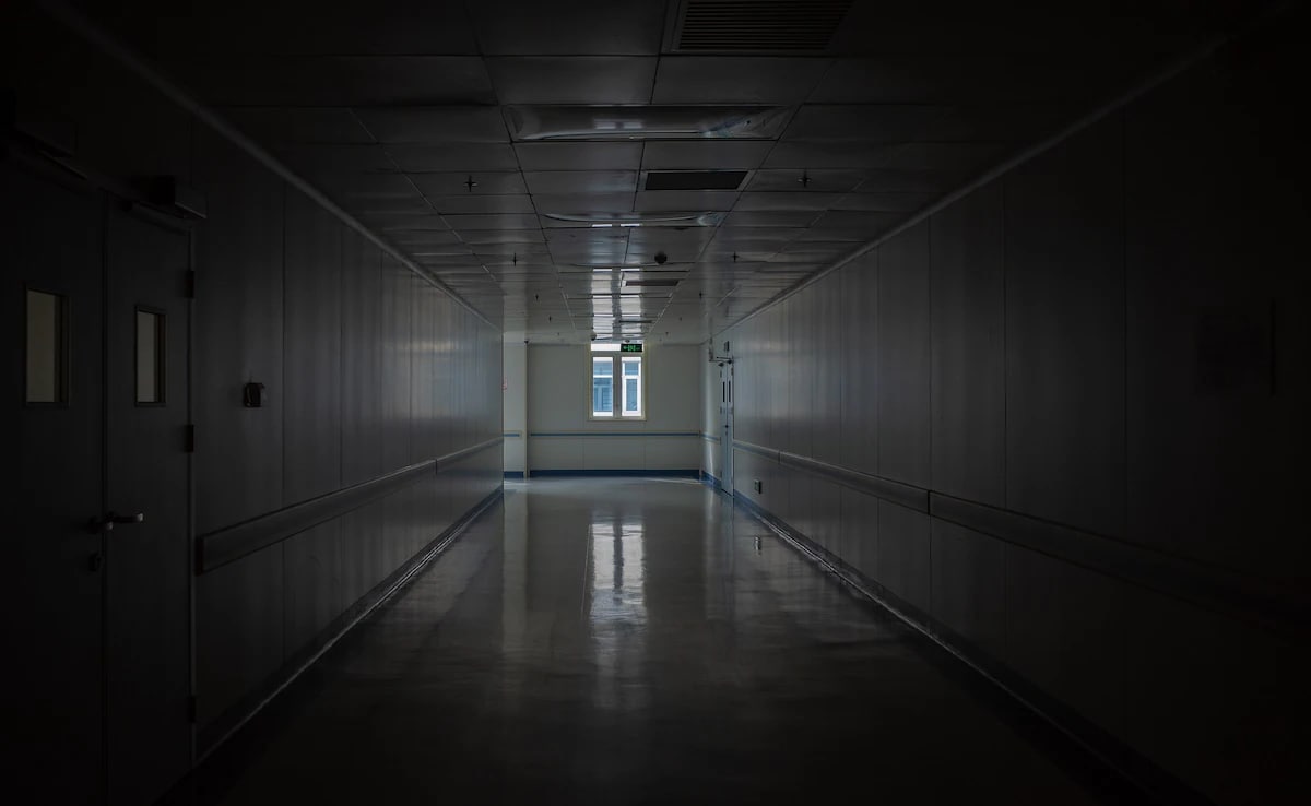 'There's no one with me': 8-year-old boy takes mother's body to hospital