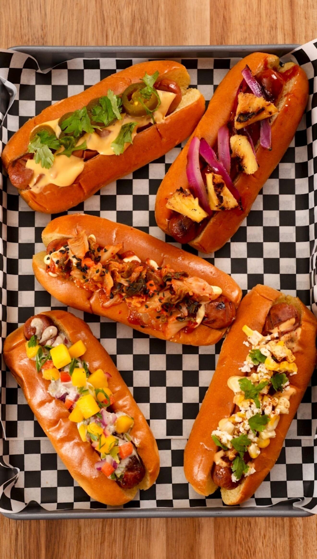 5 Hot Dogs and 5 Buns