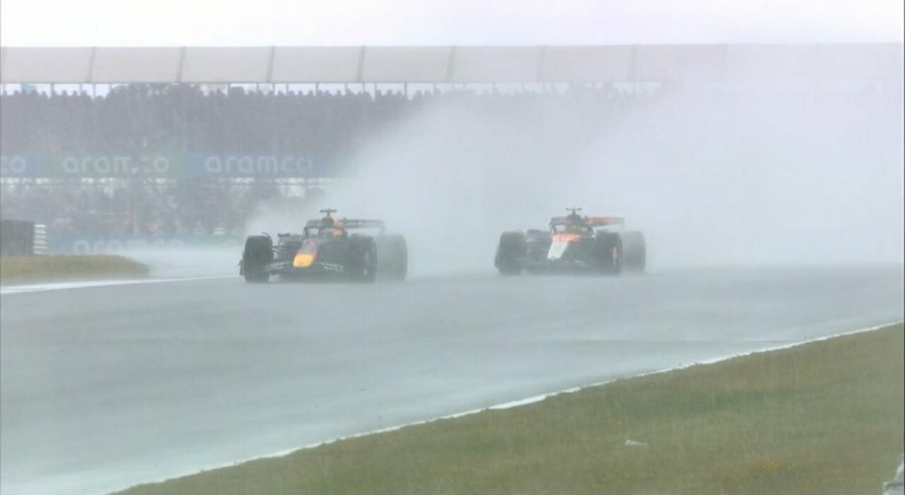 GP Silverstone, diretta: nella pioggia Piastri precede Verstappen e Norris, Hamilton ottavo ...
