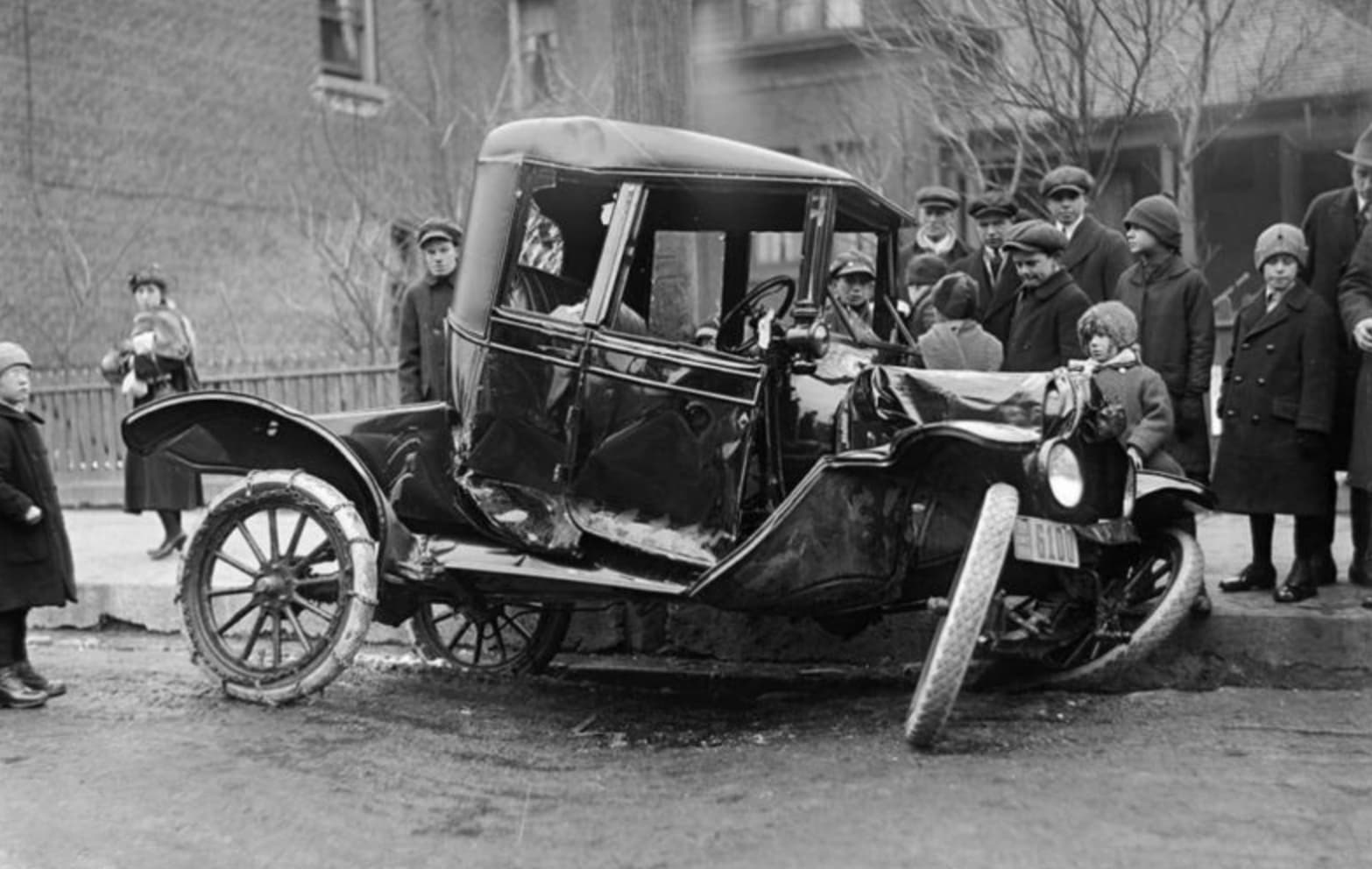 24 Photos of Ford Model T Accidents and Crashes