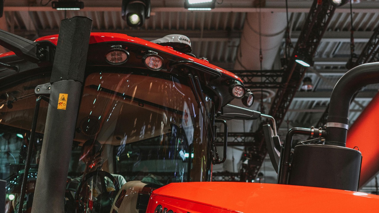 Big Bud 747: Inside the World’s Largest Tractor Ever Made