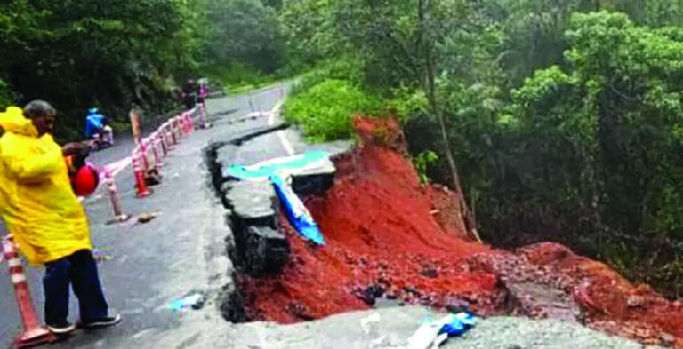 Anmod Ghat road collapse poses engg challenge, metal base to hold road up