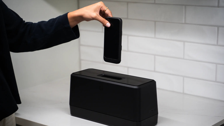 How Does The iPhone 'Toaster' Charger Work? (And Where You Can Buy It)