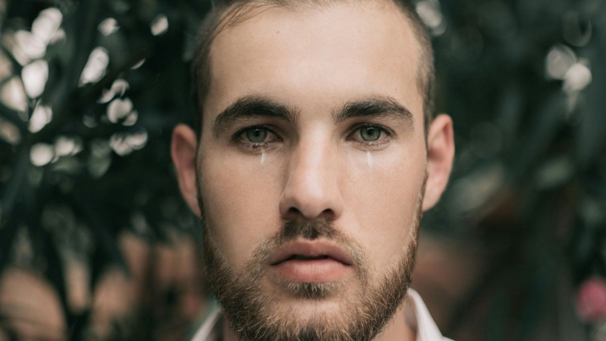 Signs you're still giving everything in a marriage that has no future