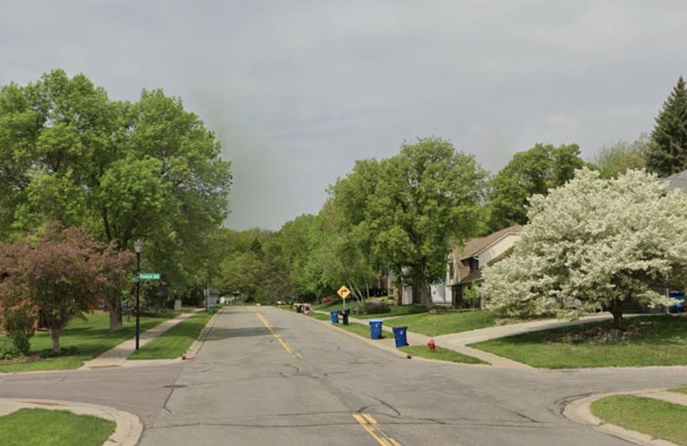 Man dies after being found covered in blood on Apple Valley sidewalk