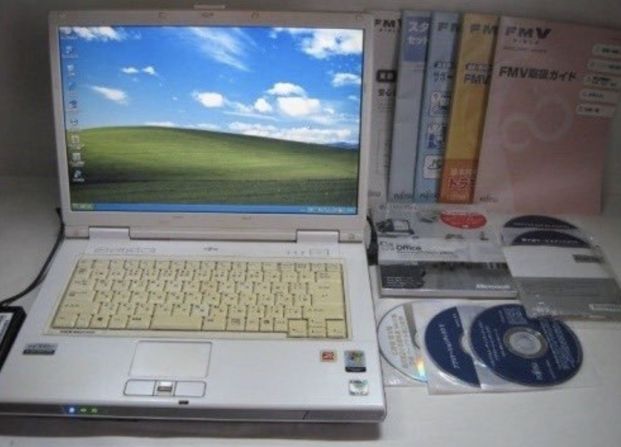 40 Vintage Photos of 'Old Internet' Nostalgia
