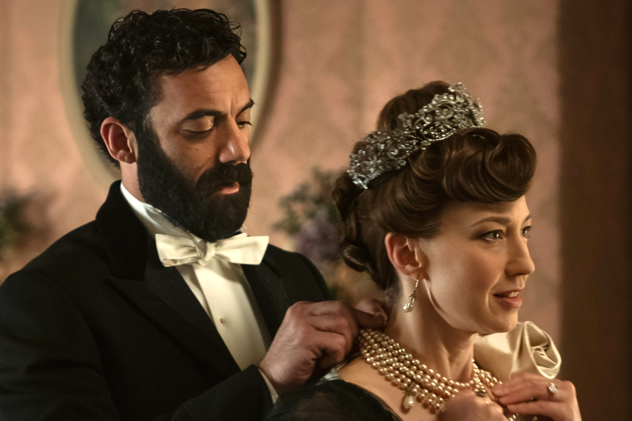 ‘The Gilded Age’ Stars Carrie Coon and Morgan Spector Hash Out George ...