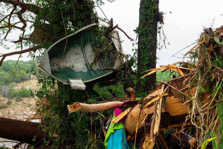 Central Texas flooding death toll rises to at least 100 as search ...