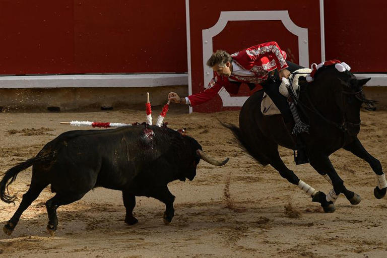 Spain's San Fermin bull-running festival begins with a firework blast ...