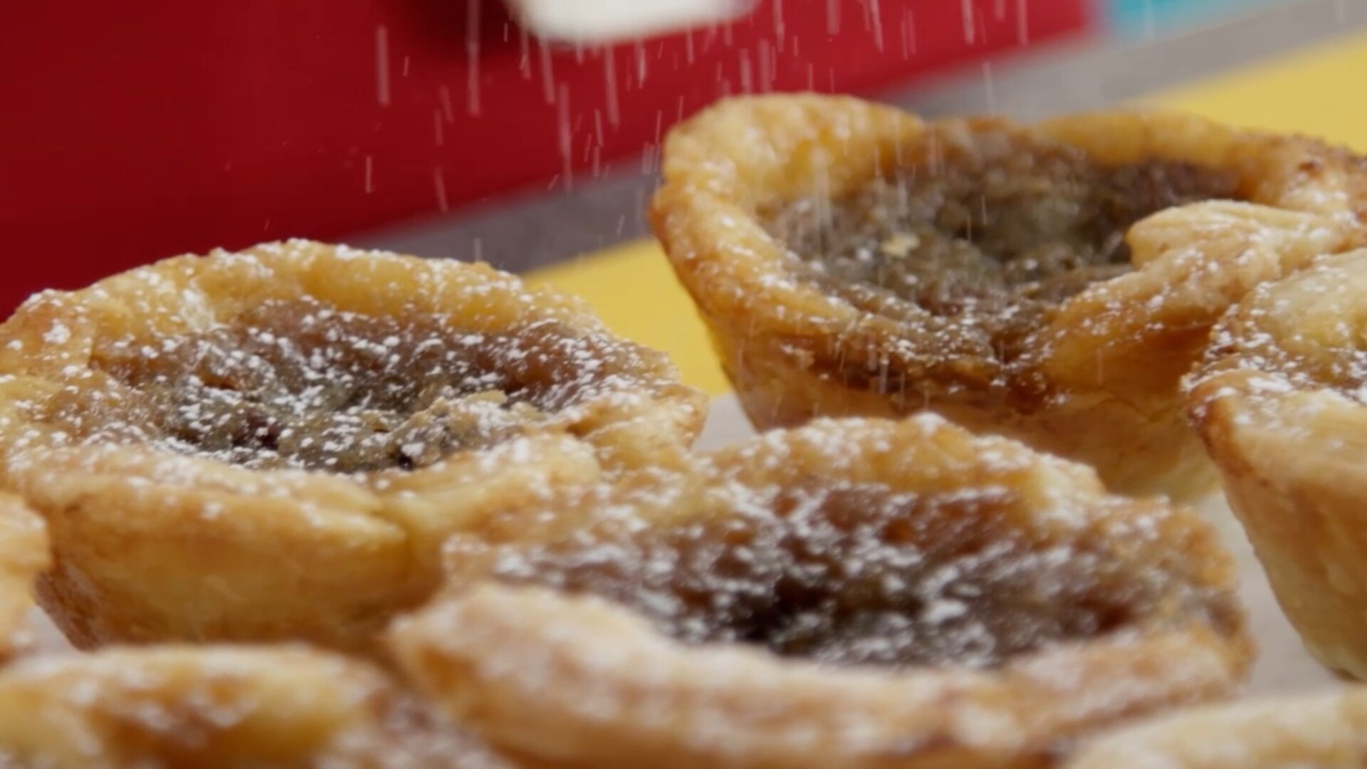 Tartelettes au beurre collant à l'érable et aux raisins secs trempés ...