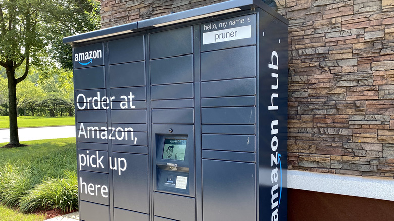 How Does Amazon Locker Work? (And Is It Only For Prime Members?)