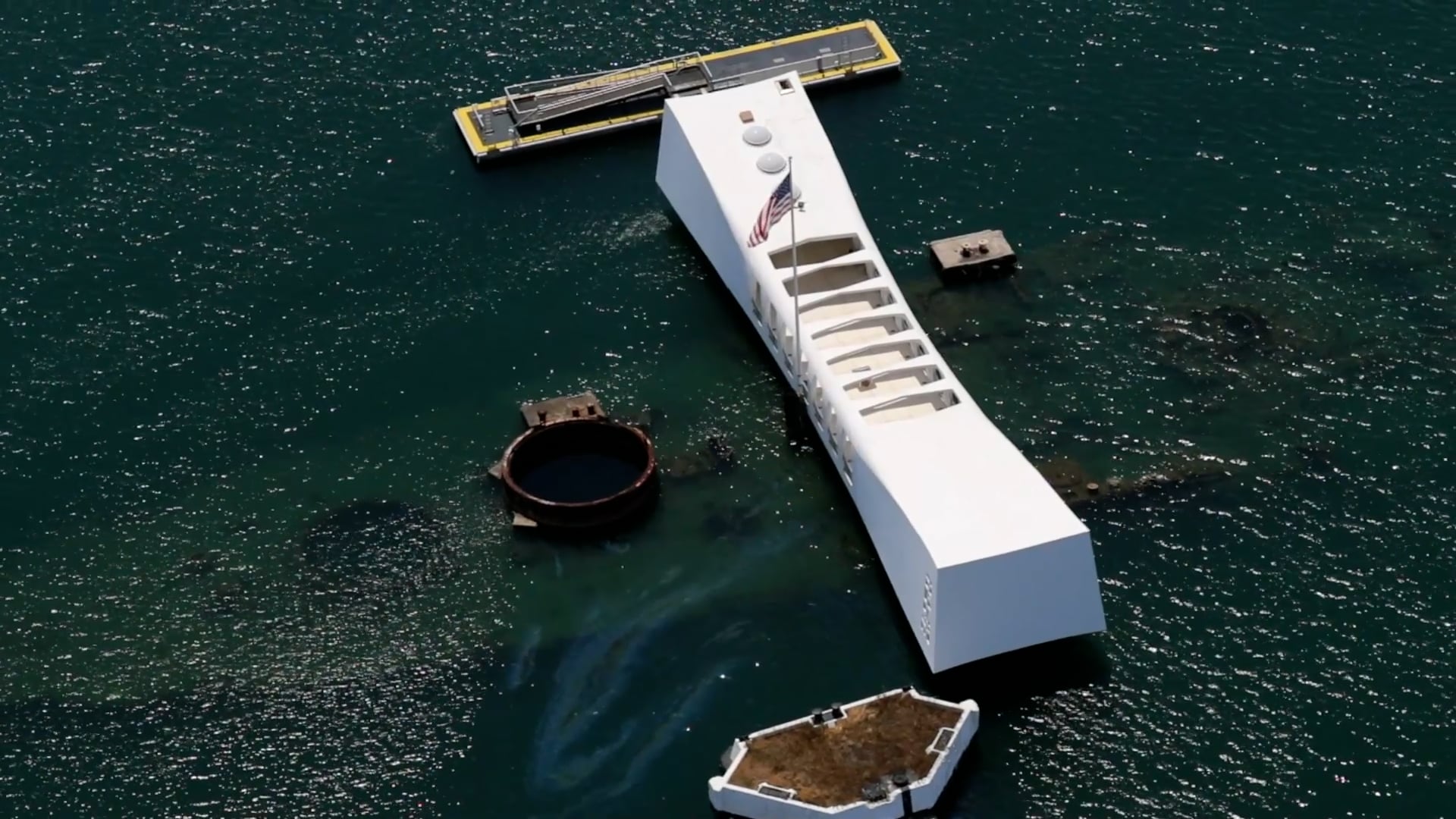 Pearl Harbor från ovan: Drönare fångar andra världskrigets minnesmärke