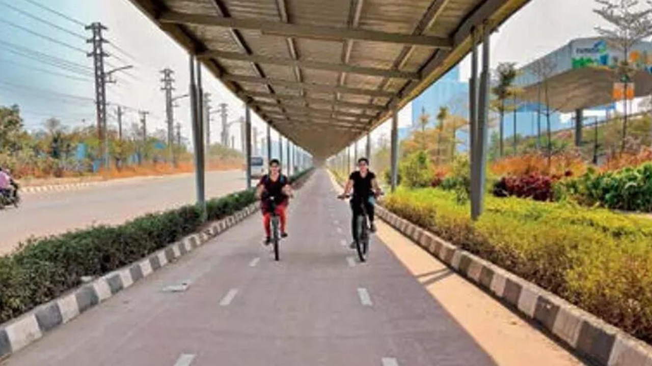 Hyderabad's solar cycling track: Weekend rush surges; residents demand ...